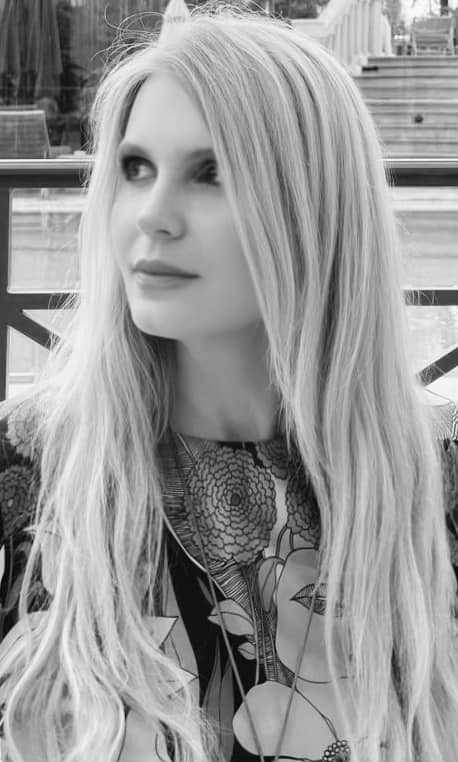 يوليا موتوك Iulia Motoc - المعرفة