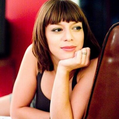 إليسكا كروس - المعرفة