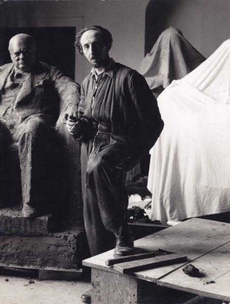 ملف:Oscar Nemon, 1954.jpg - المعرفة