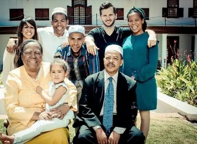 ملف:Naledi & Sharif Pandor, with offspring.jpg - المعرفة