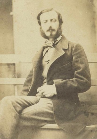 ملف:Paul Verne, seating.jpg - المعرفة