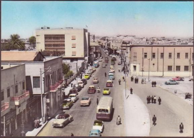 ملف:Postcard of Al Rasheed Street, Baghdad, 1950s.png - المعرفة