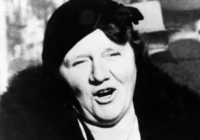ملف:Angela hitler.webp - المعرفة