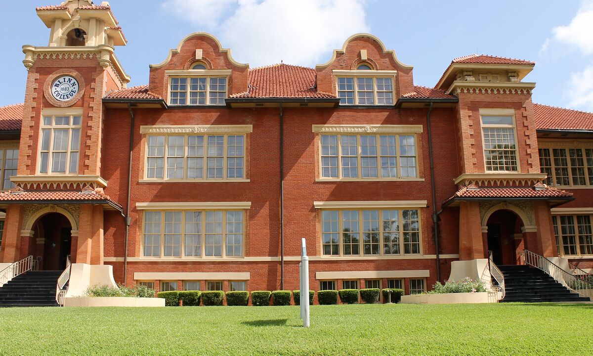 ملف:Old Main Building at Blinn College, Brenham, TX IMG 9221.JPG - المعرفة