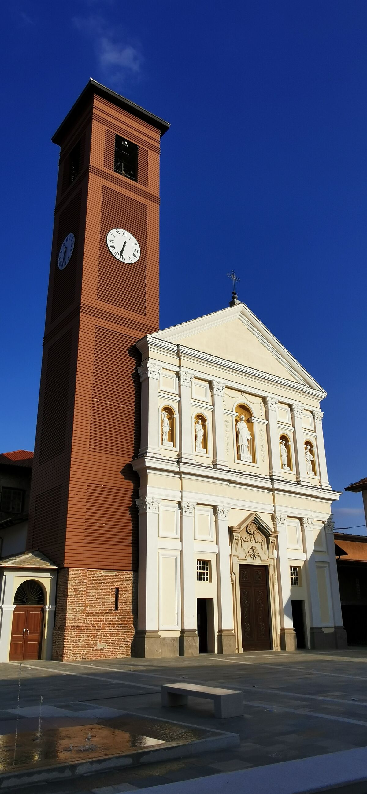ملف:Chiesa di San Vincenzo Martire, Nole, Chiesa e campanile.jpg - المعرفة