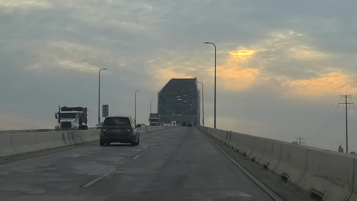 ملف:Crossing the Key Bridge (Baltimore).webm - المعرفة