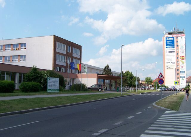 ملف:Zelený pruh, Střední škola technická (01).jpg - المعرفة