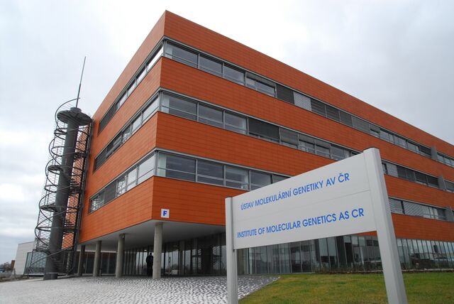 ملف:Ústav molekulární genetiky foto Petr Králík, AV ČR (1).jpg - المعرفة